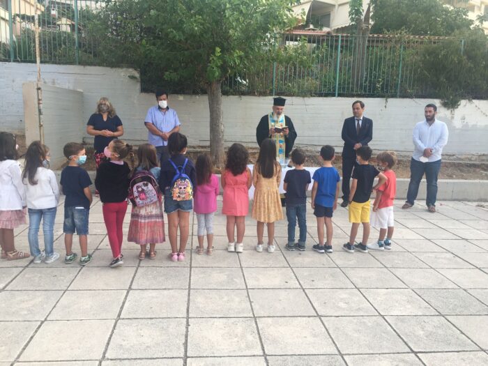 Χτύπησε το "πρώτο κουδούνι" - Η τελετή του Αγιασμού στα σχολεία του ...