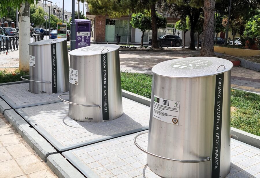 Οι πολλαπλές ωφέλειες που φέρνουν οι νέοι βυθιζόμενοι κάδοι στο Αιγάλεω