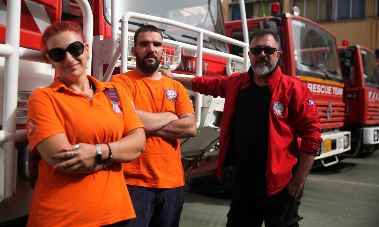 Αιγάλεω: Στο κέντρο επιχειρήσεων των εθελοντών πυροσβεστών