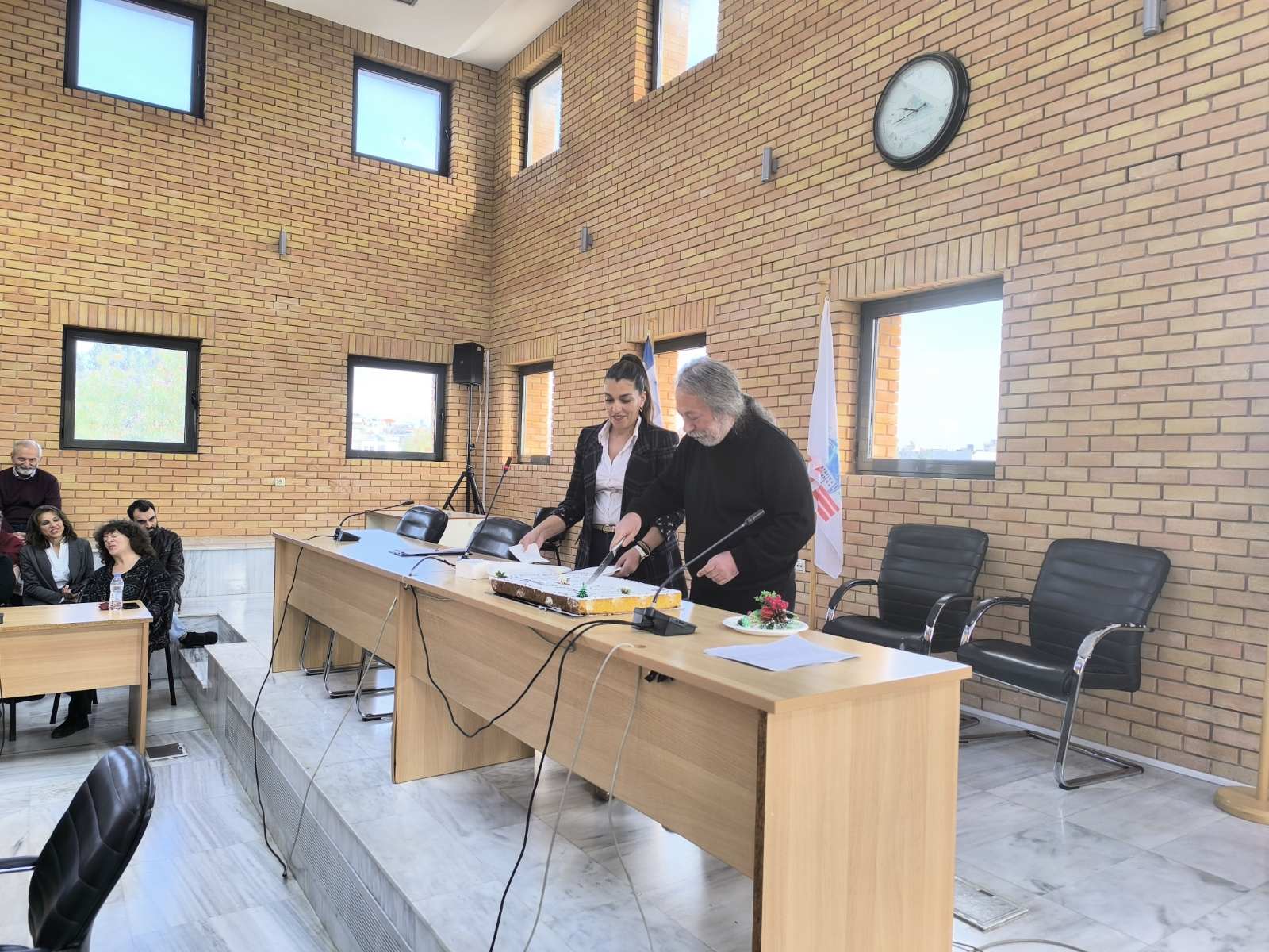 Ο Δήμος Χαϊδαρίου έκοψε την Πρωτοχρονιάτικη Βασιλόπιτα